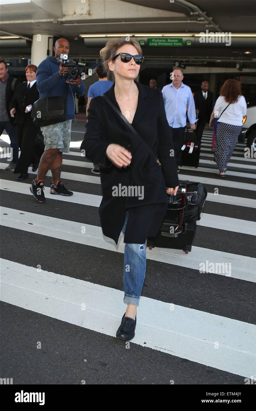 Renee Zellweger arrives in Los Angeles at LAX Featuring: Renee ...