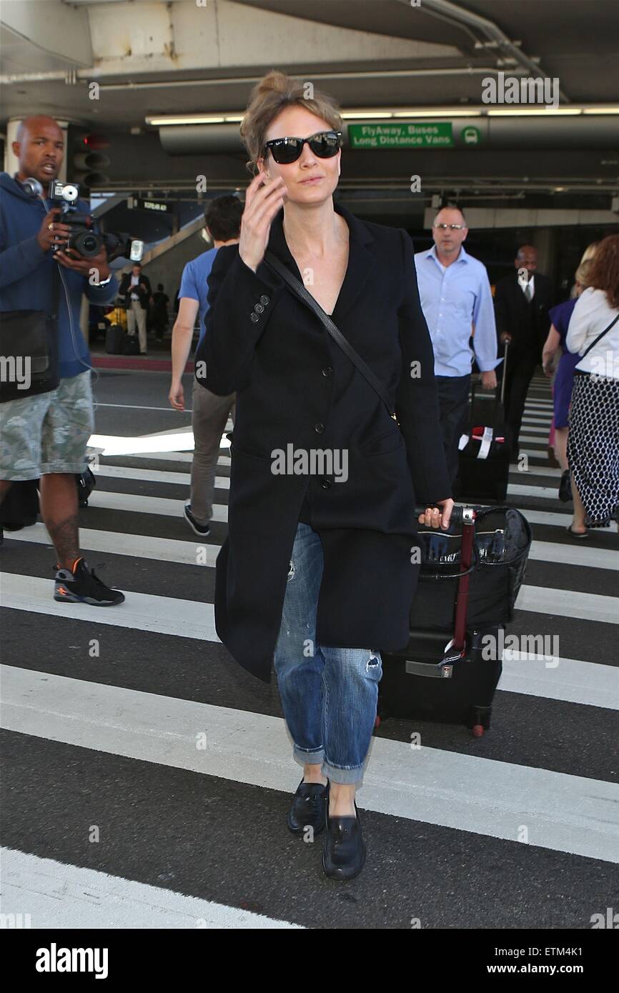 Renee Zellweger arrives in Los Angeles at LAX Featuring: Renee ...