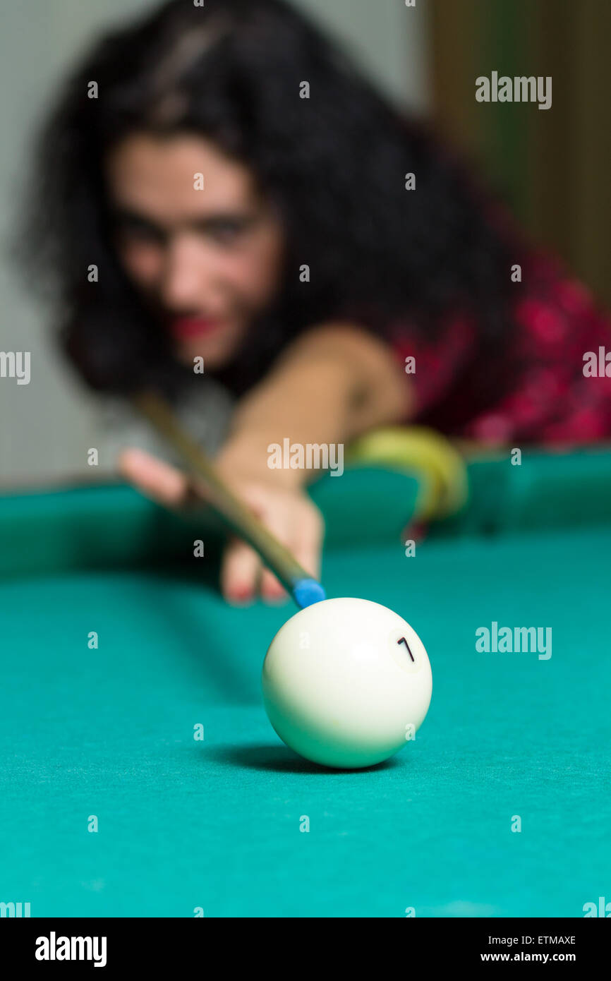 Female pool player hi-res stock photography and images - Alamy