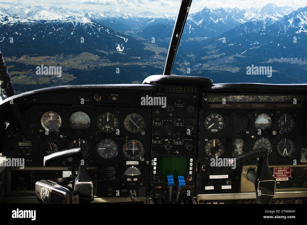 Airplane dashboard hi-res stock photography and images - Alamy
