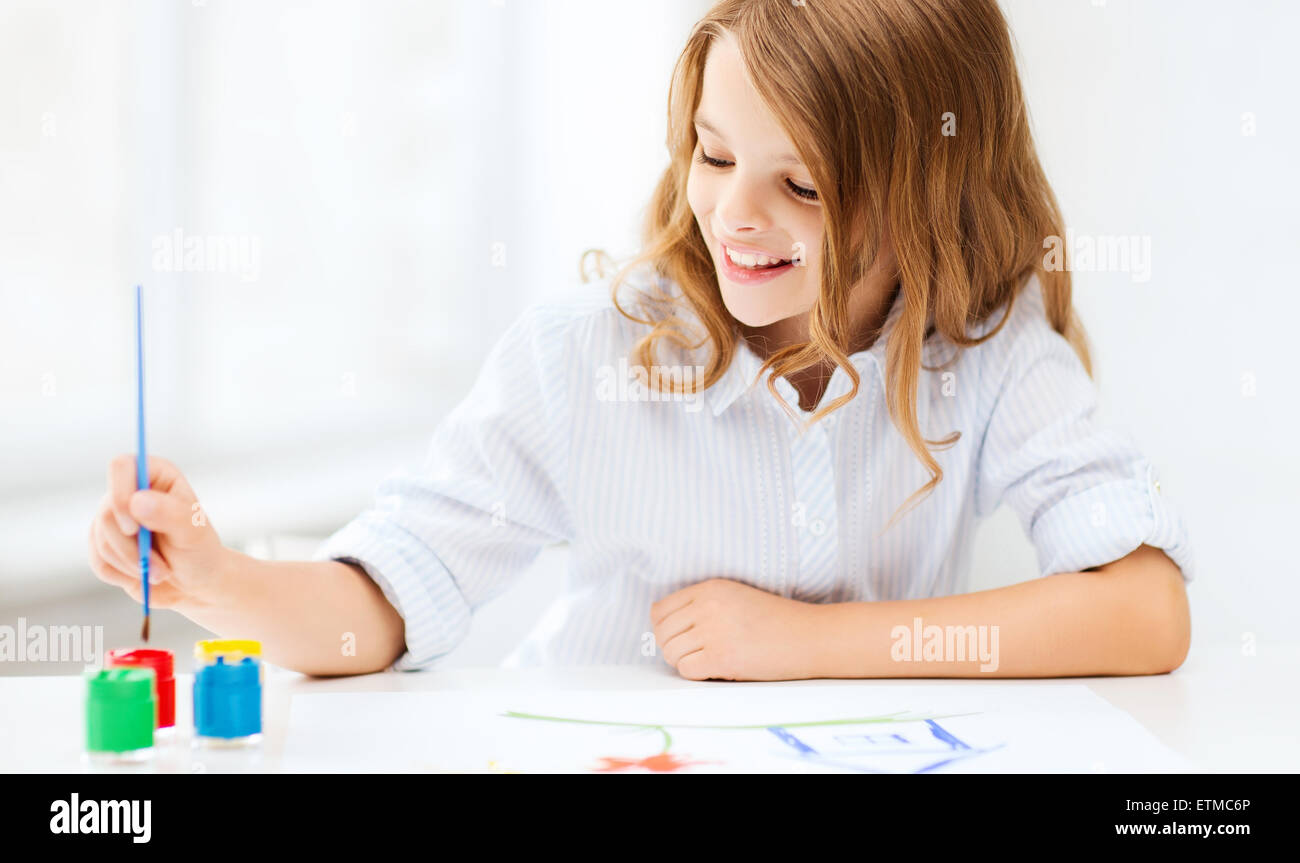 little girl painting at school Stock Photo - Alamy