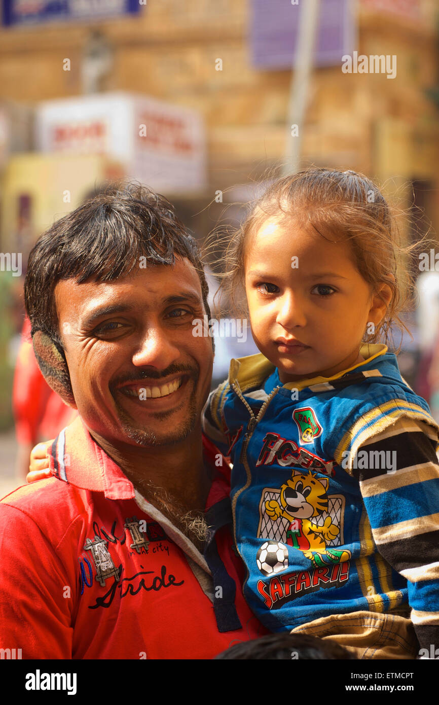 Indian father and daughter. Jaisalmer, Rajasthan, India Stock Photo - Alamy