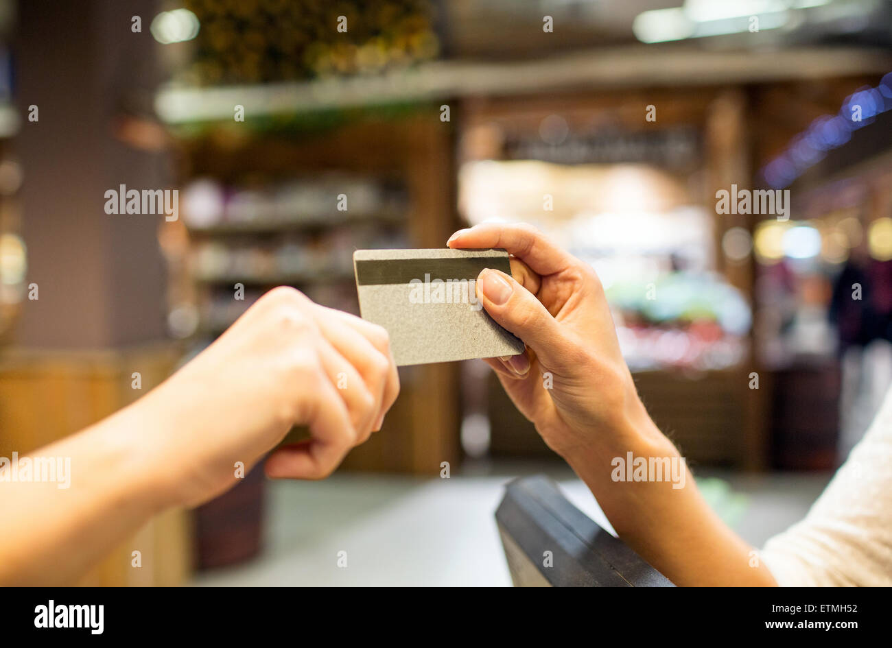close up of hands giving credit card in mall Stock Photo - Alamy