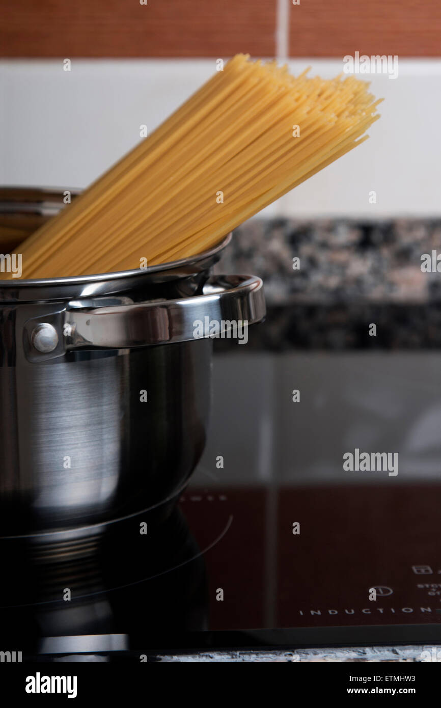 Close up view of pile spaghetti inside a pan Stock Photo - Alamy