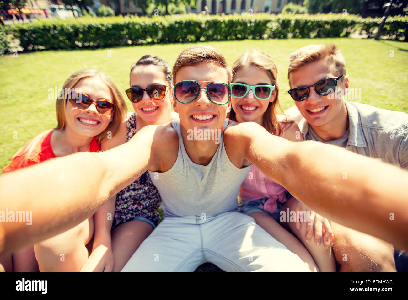 Making new friends hi-res stock photography and images - Alamy