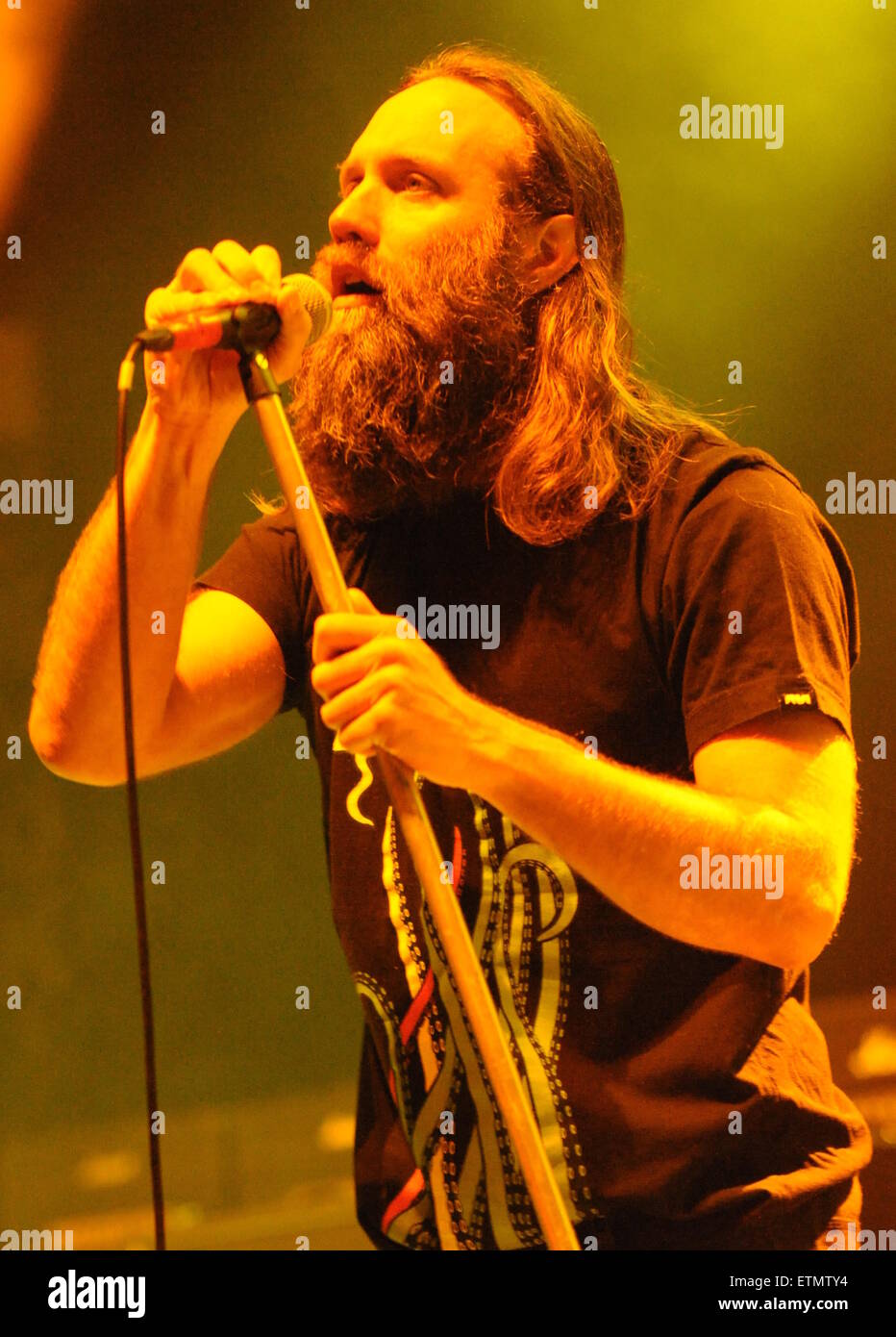 Reef perform live at London's Hammersmith Apollo Featuring: Gary ...