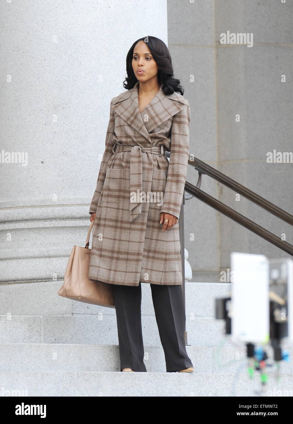 Actress Kerry Washington spotted on the set of 'Scandal' filming in ...