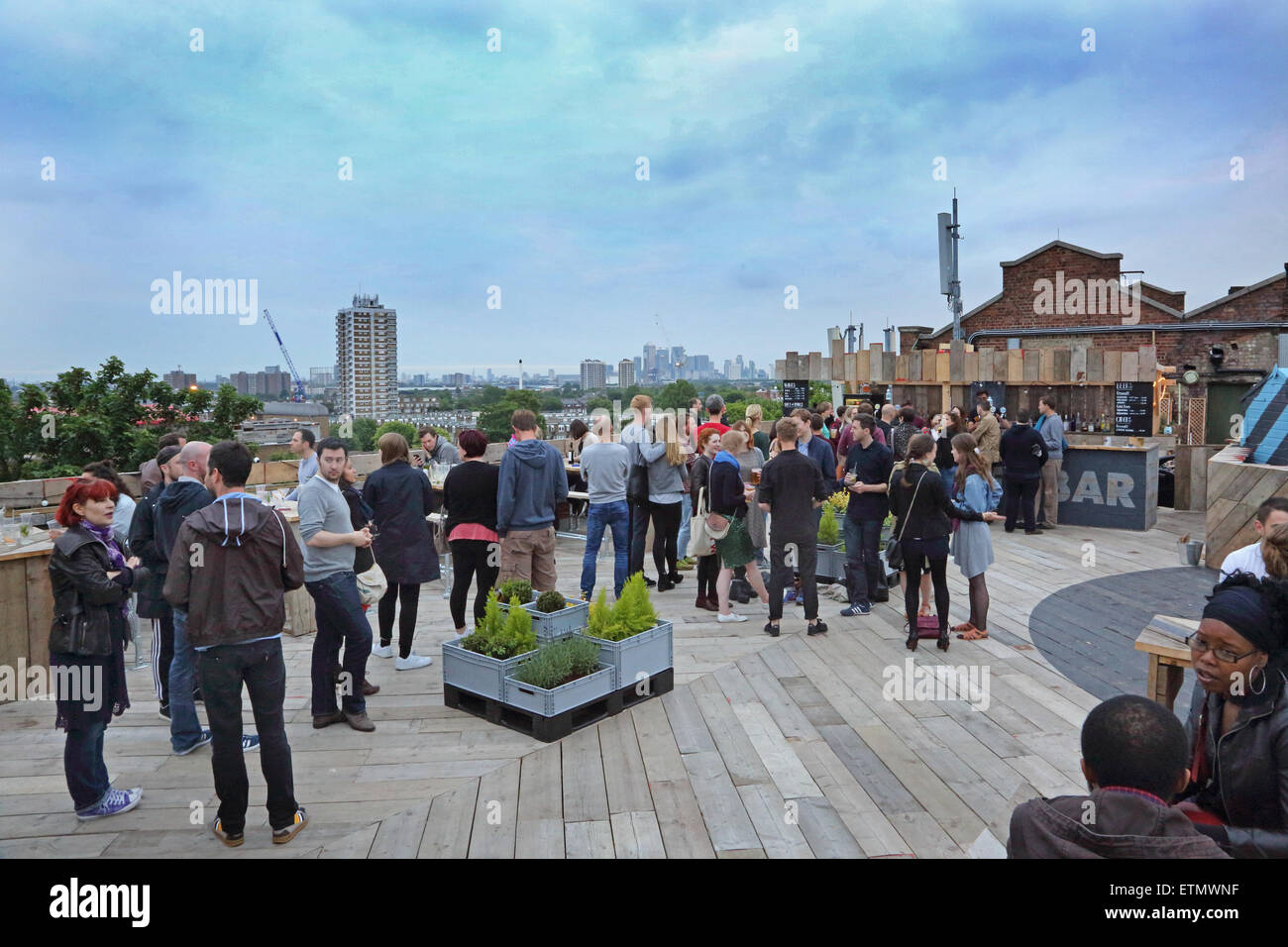 Rooftop bar london summer hi-res stock photography and images - Alamy