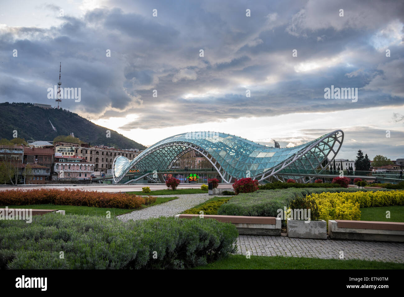 Bridge of Peace (mshvidobis khidi) over Kura River designed by Michele ...