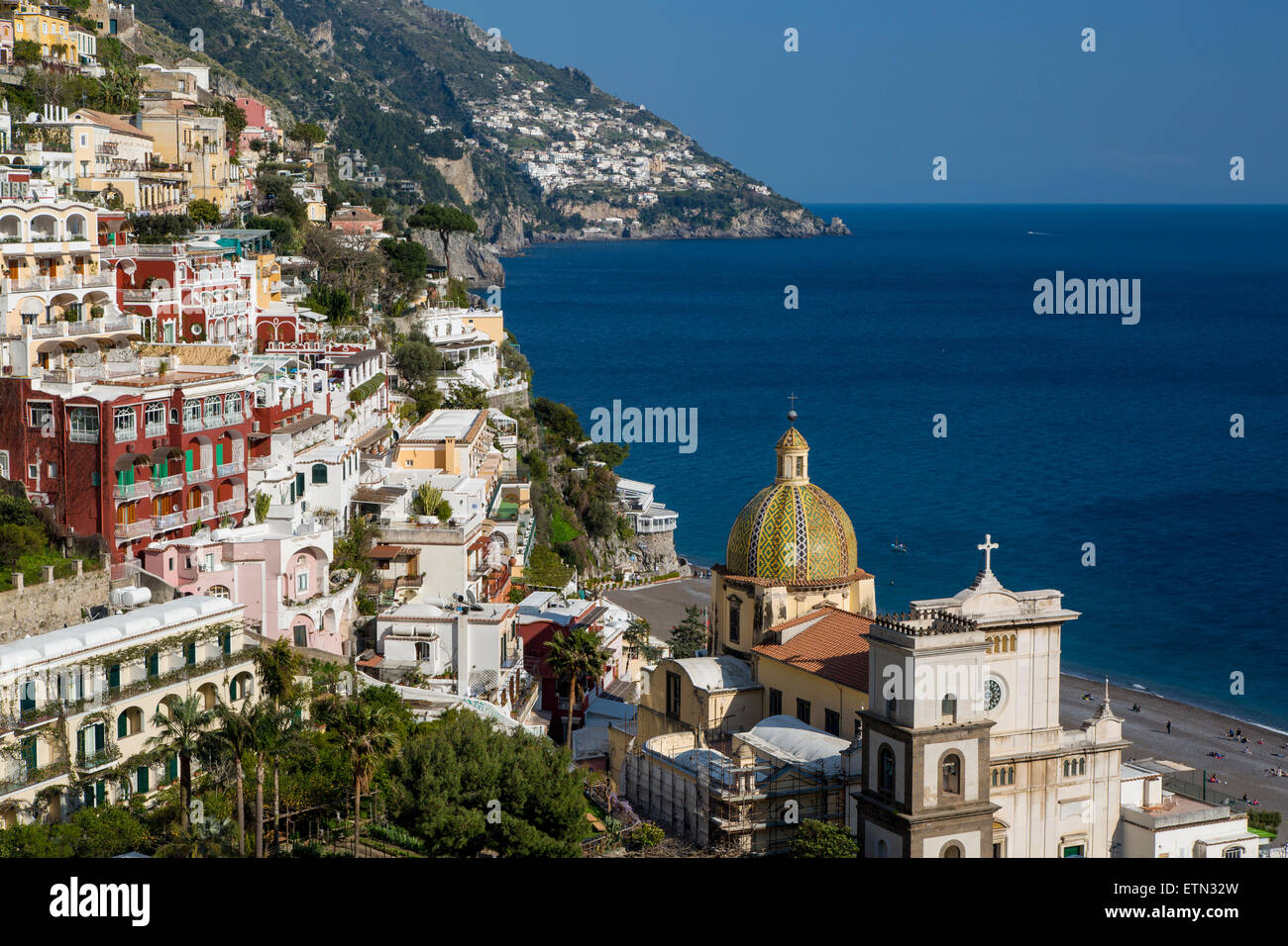 View along the Amalfi coast of the hillside town of Positano, Campania ...
