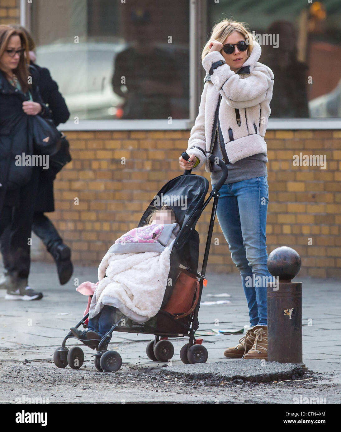 Sienna Miller takes her daughter Marlowe to a playground in the West ...