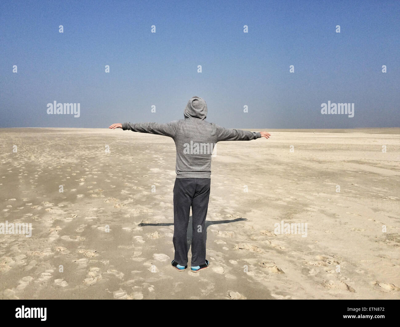Tourist standing outstretched arms hi-res stock photography and images ...