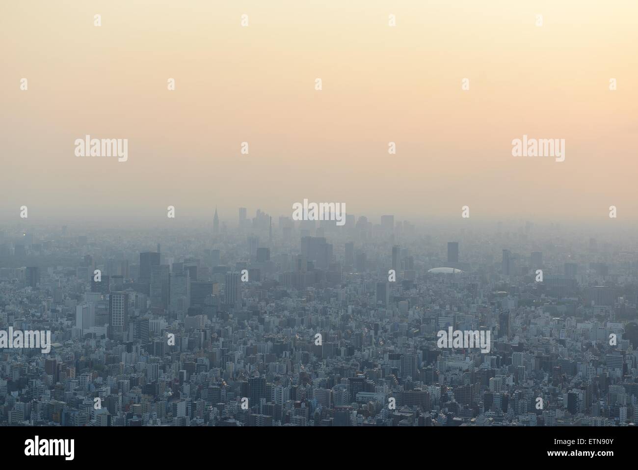 Foggy sunset over tokyo hi-res stock photography and images - Alamy