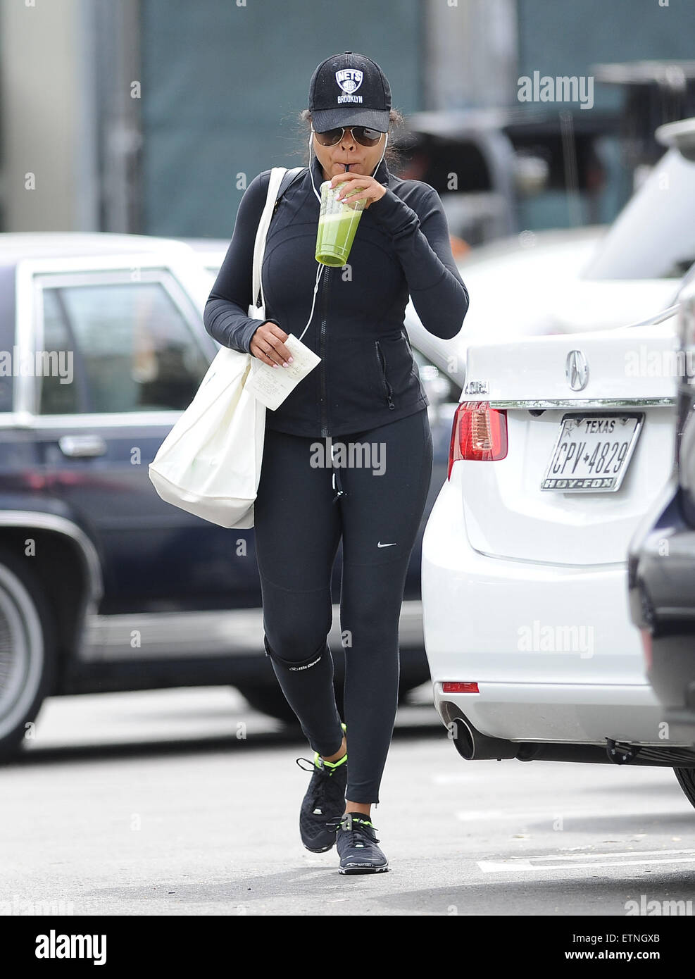 Taraji P Henson gets a green smoothie from Whole Foods Featuring ...