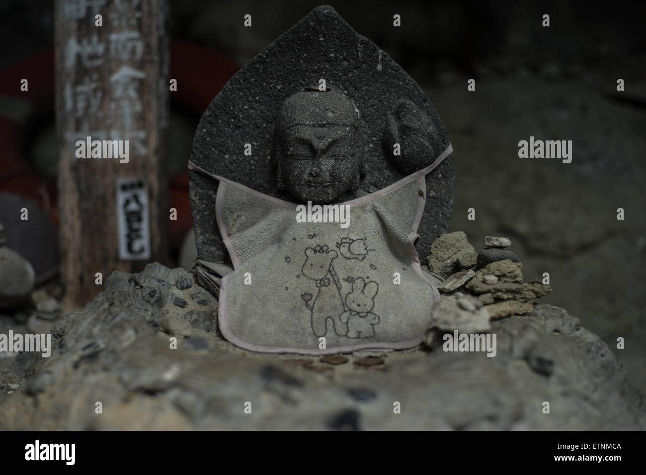 Hand statue japan hi-res stock photography and images - Alamy