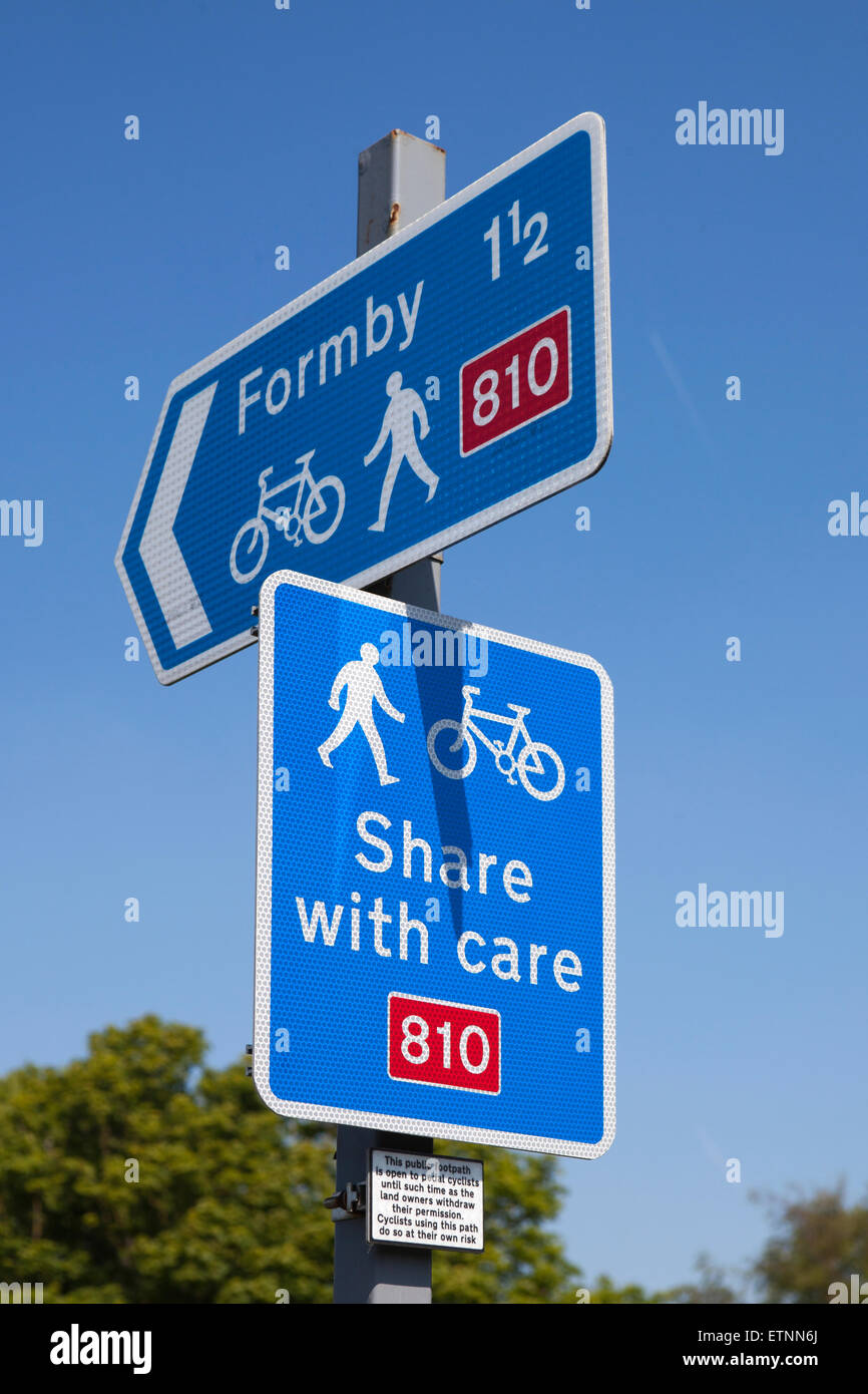 Shared cycle and pedestrian route sign hi-res stock photography and ...