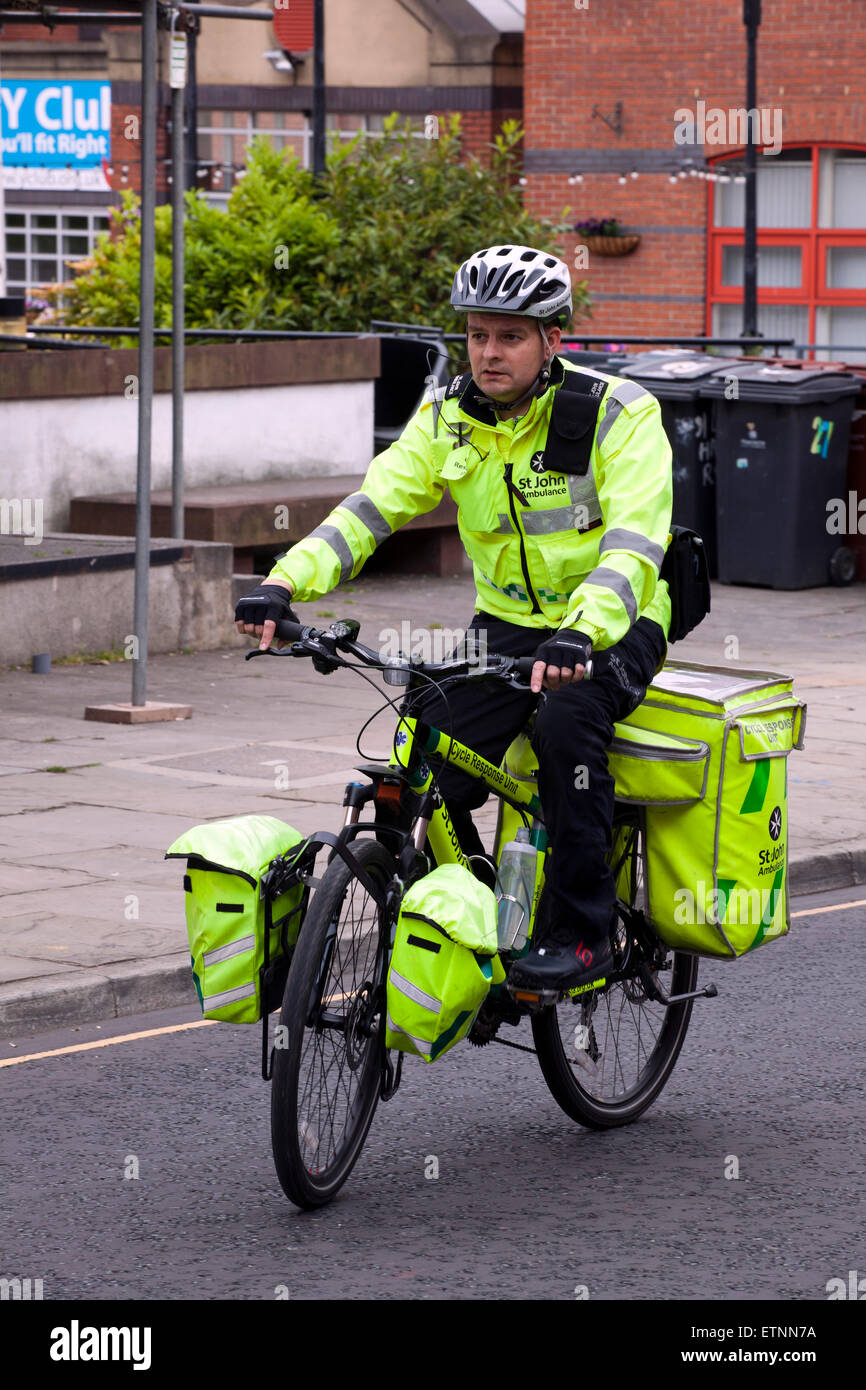 a ambulance medic paramedic emergency urgent healthcare first aid cpr ...