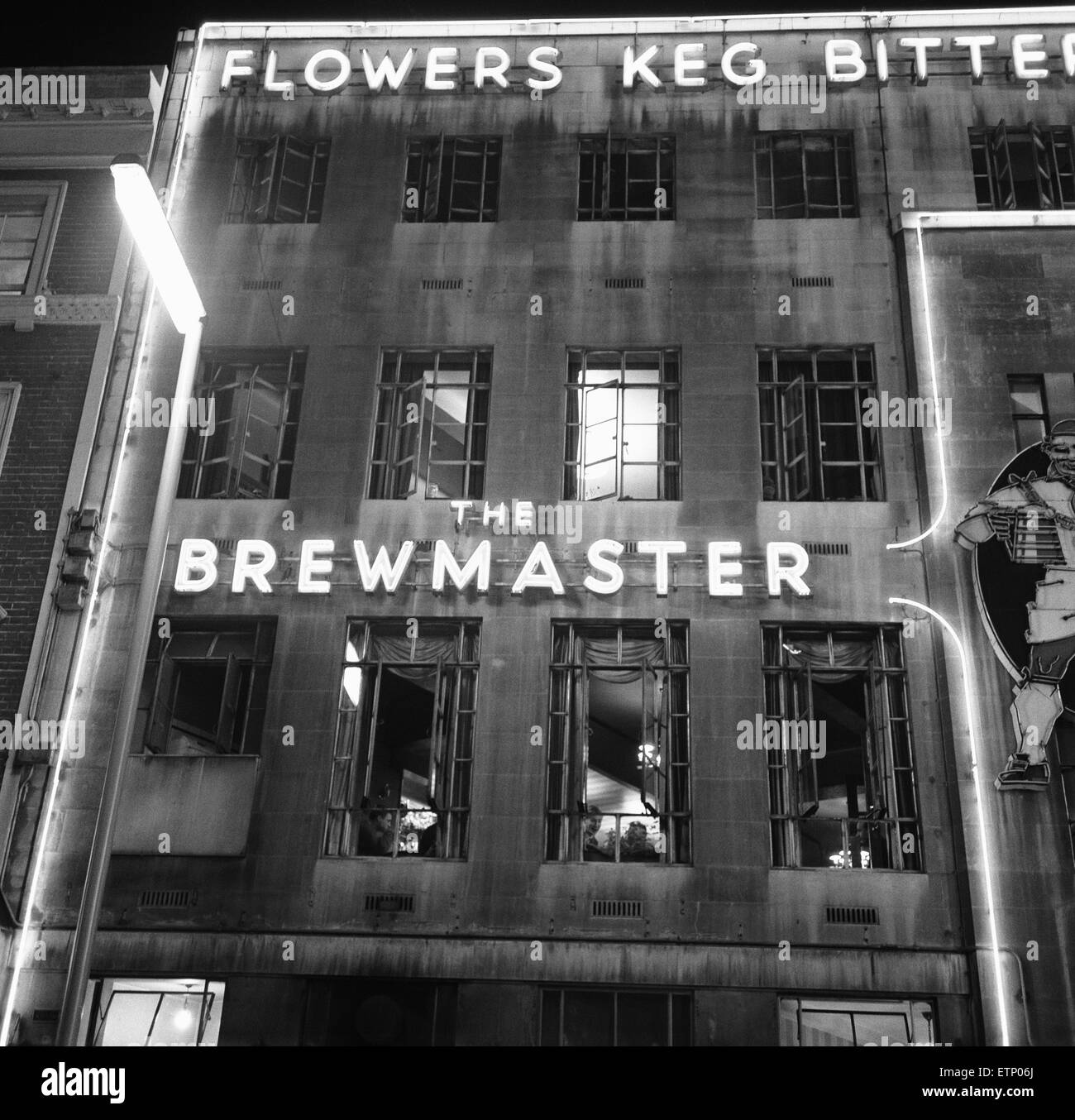 Corner pub london hi-res stock photography and images - Alamy