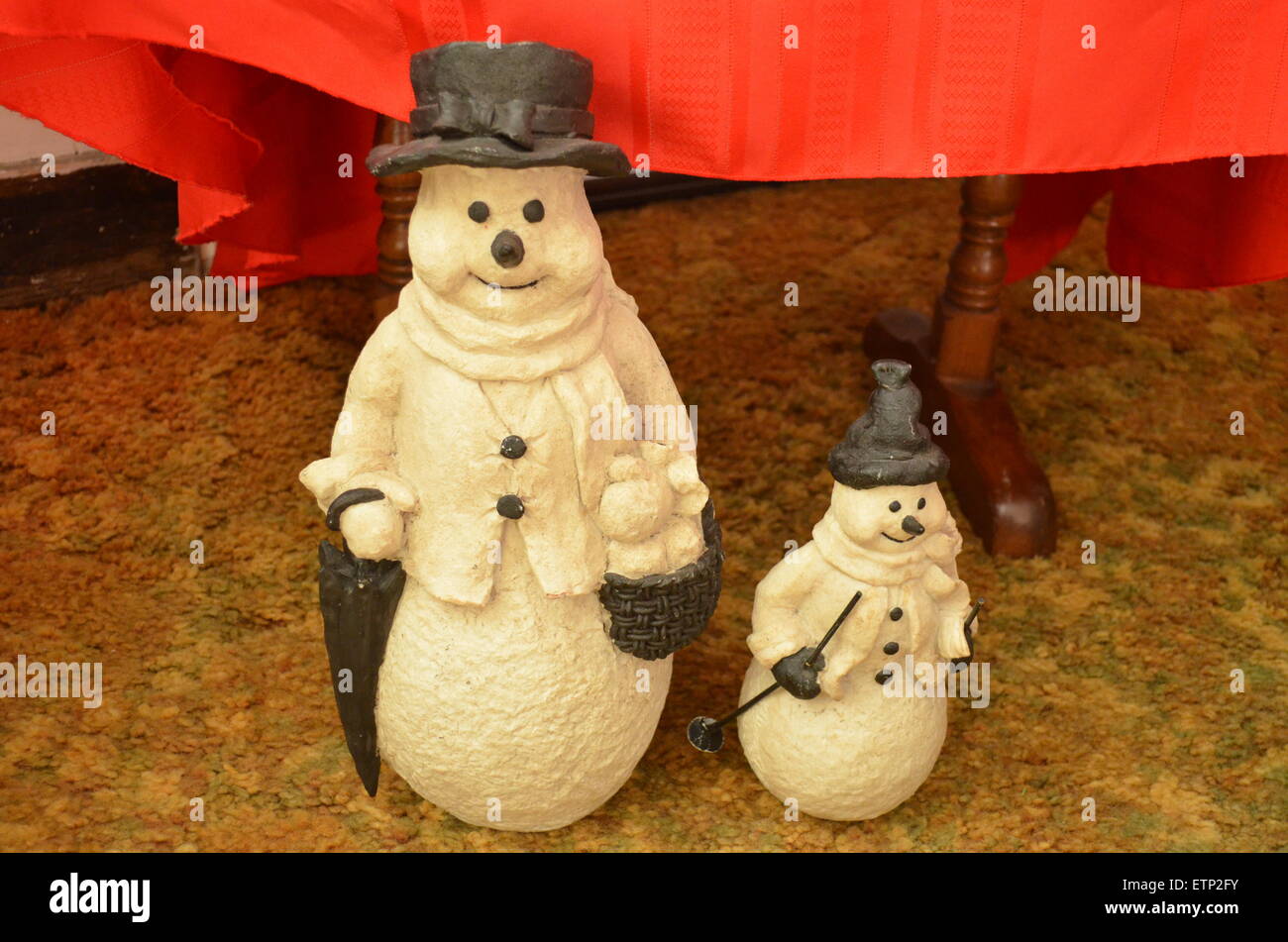 Snowmen hi-res stock photography and images - Alamy