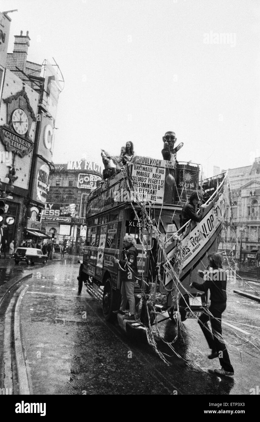 Open top bus in Black and White Stock Photos & Images - Alamy