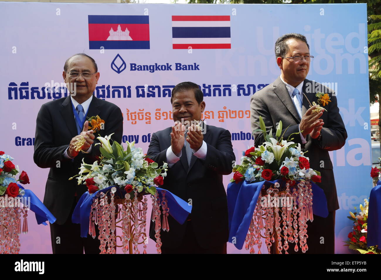 Phnom Penh, Cambodia. 15th June, 2015. Chea Chanto (C), Governor of the ...