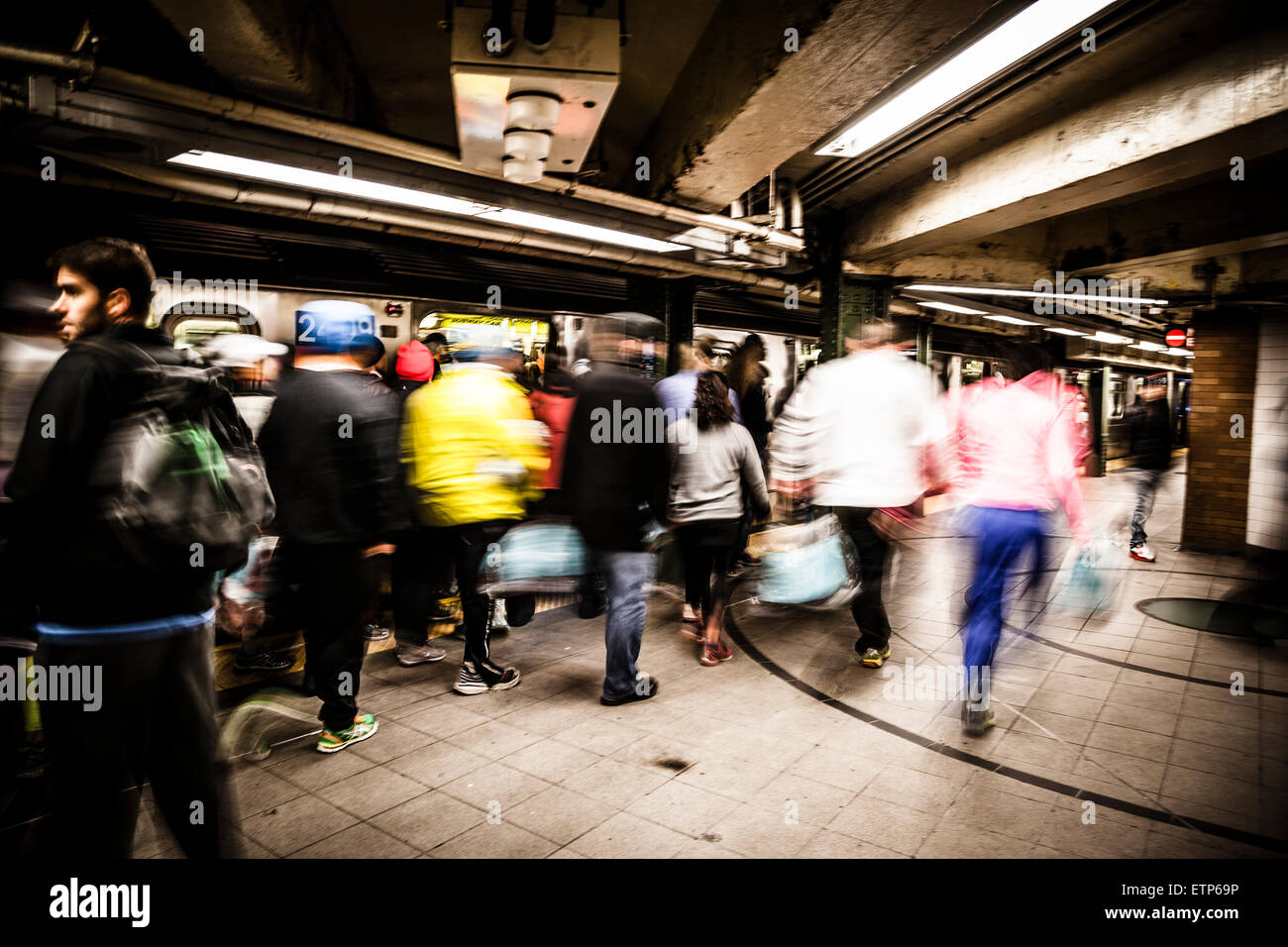 People wait for subway train in New York City Stock Photo - Alamy