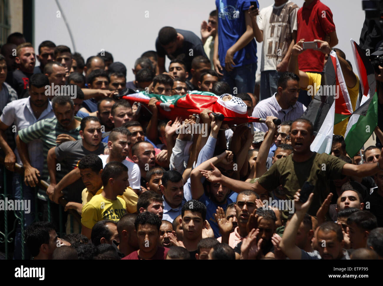 Kafr Malik, West Bank, Palestinian Territory. 14th June, 2015. Mourners ...