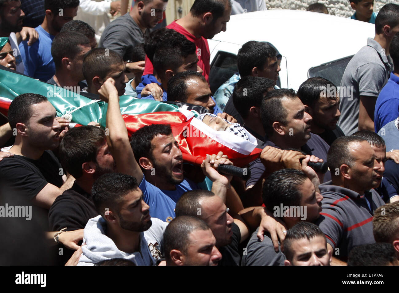 Kafr Malik, West Bank, Palestinian Territory. 13th June, 2015. Mourners ...