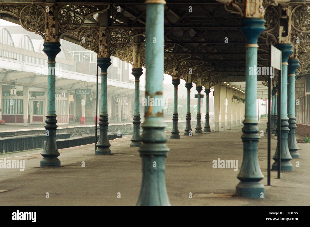 Middlesbrough Railway Station. 13th October 1994 Stock Photo - Alamy