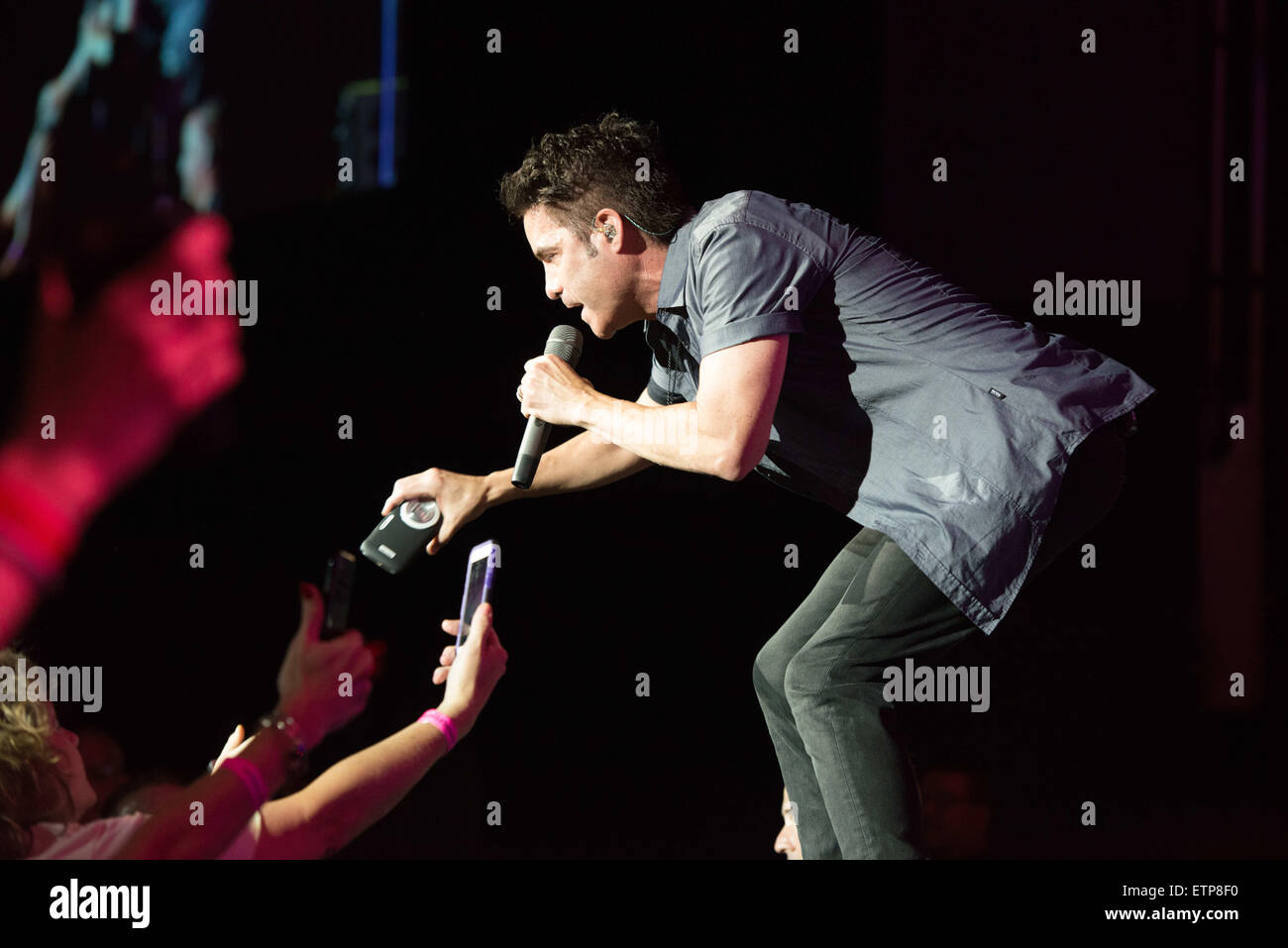 Train lead singer pat monahan hi-res stock photography and images - Alamy