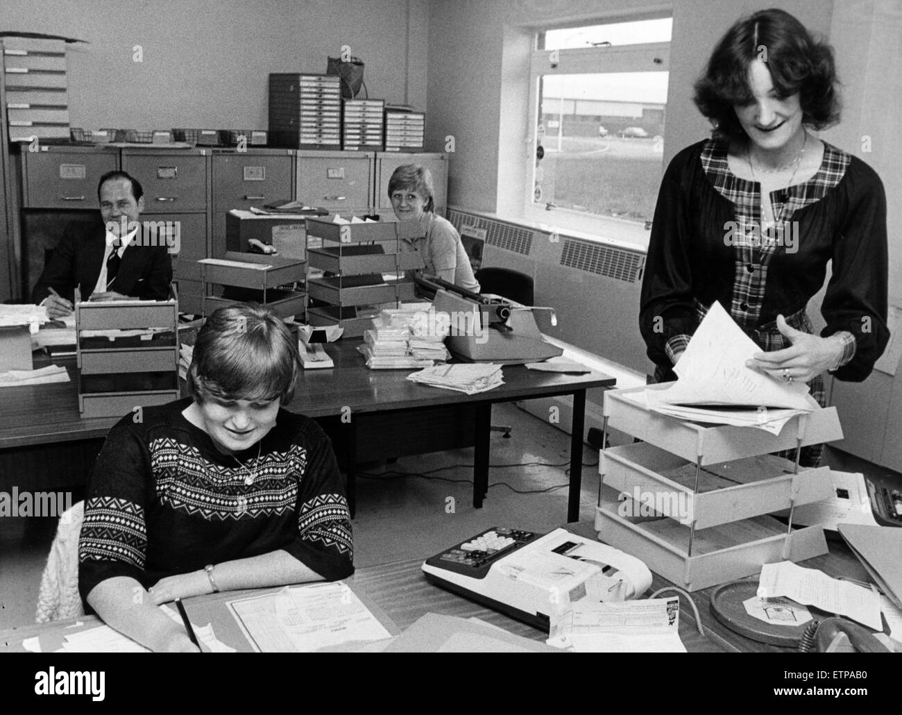 1970s office workers hi-res stock photography and images - Alamy