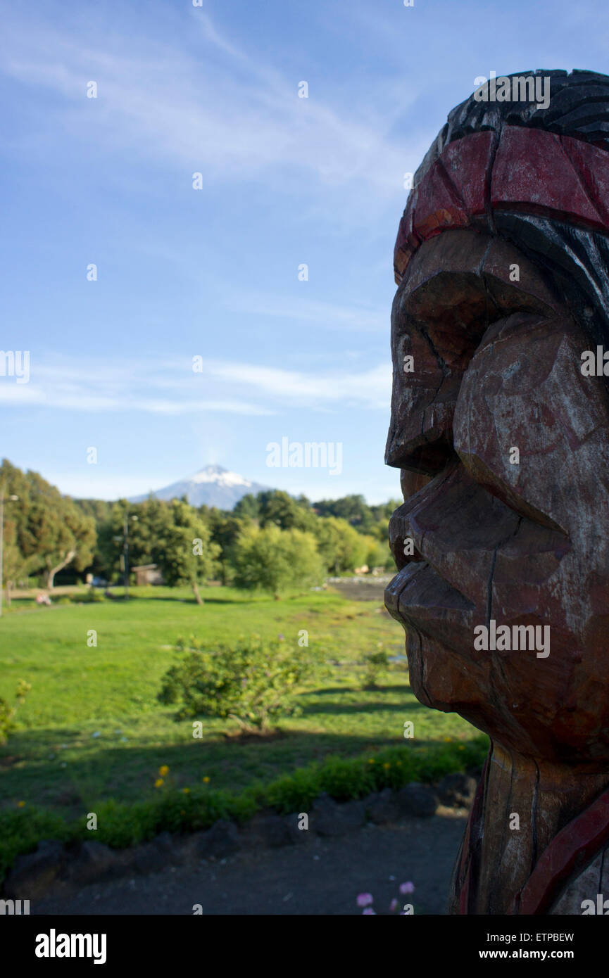 Statue mapuche hi-res stock photography and images - Alamy
