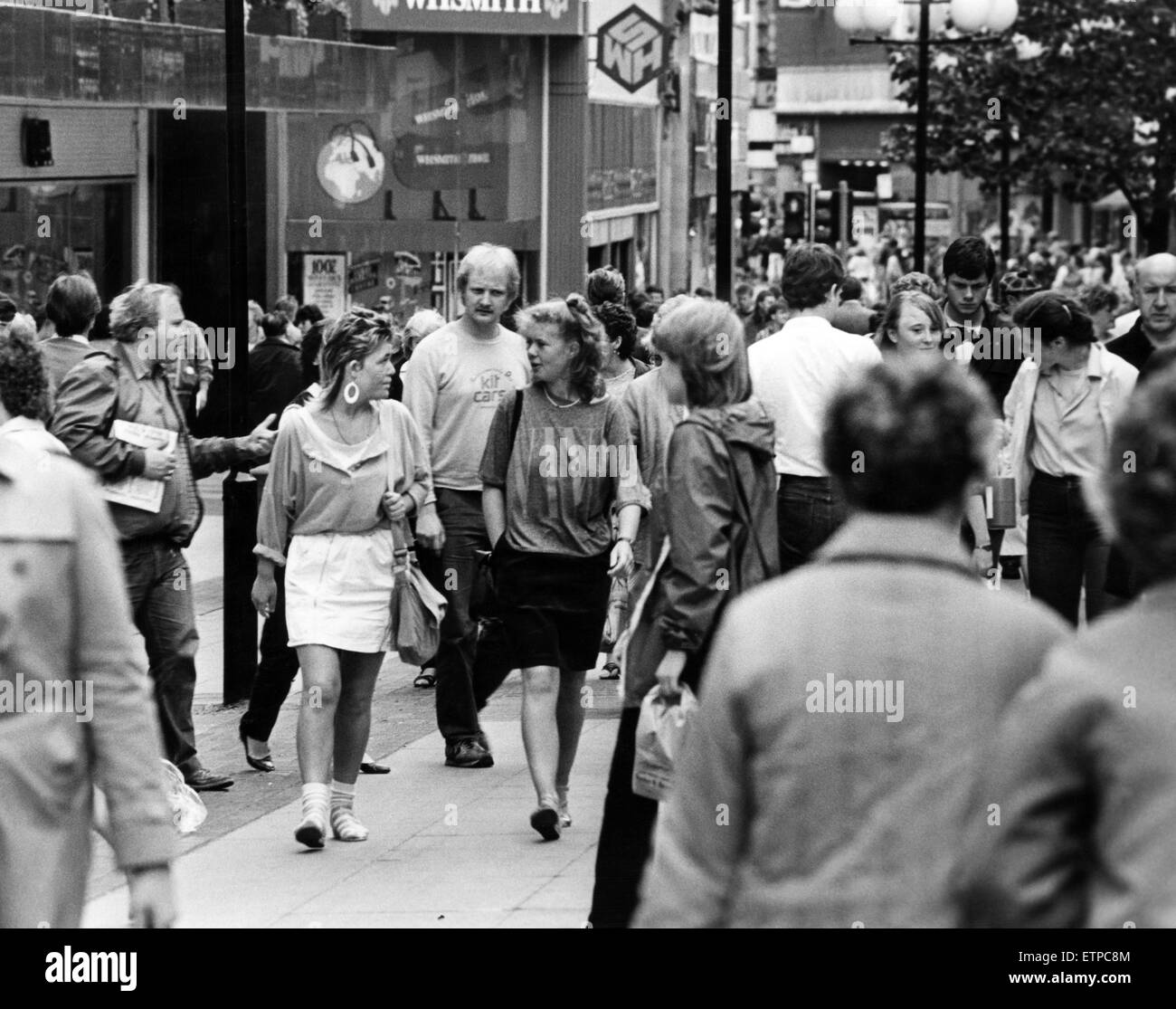 1990s street scene hi-res stock photography and images - Alamy