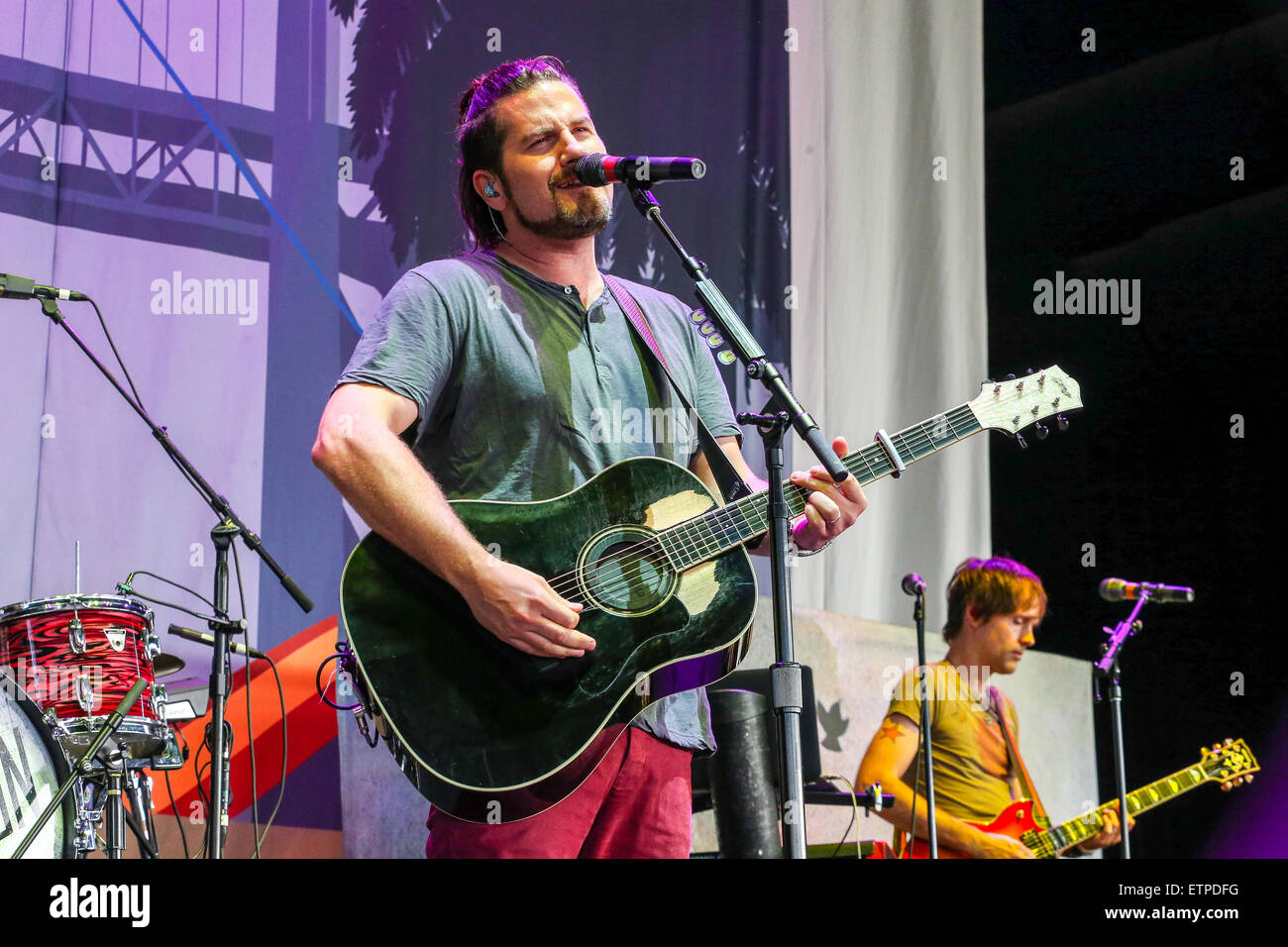 Matt nathanson in concert hi-res stock photography and images - Alamy