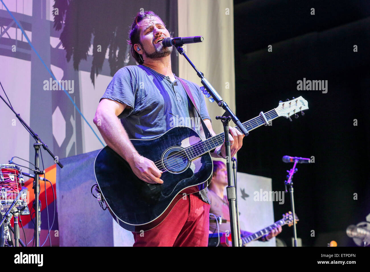 Matt nathanson in concert hi-res stock photography and images - Alamy