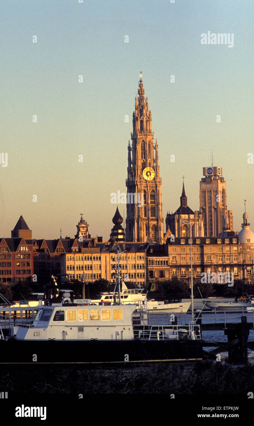 BEL, Belgium, Antwerp, view across the river Schelde to the city with ...