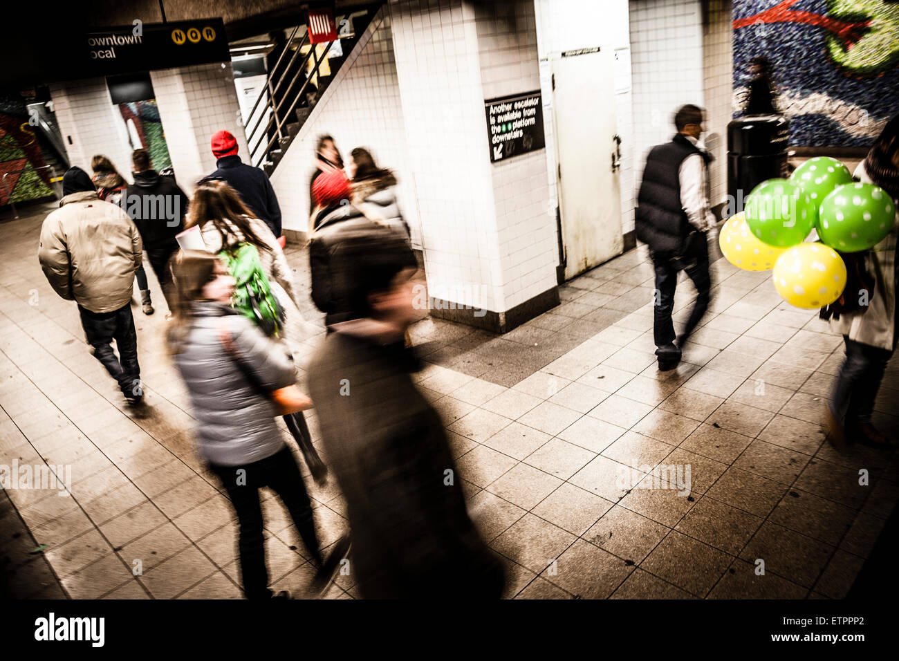 People wait for subway train in New York City Stock Photo - Alamy