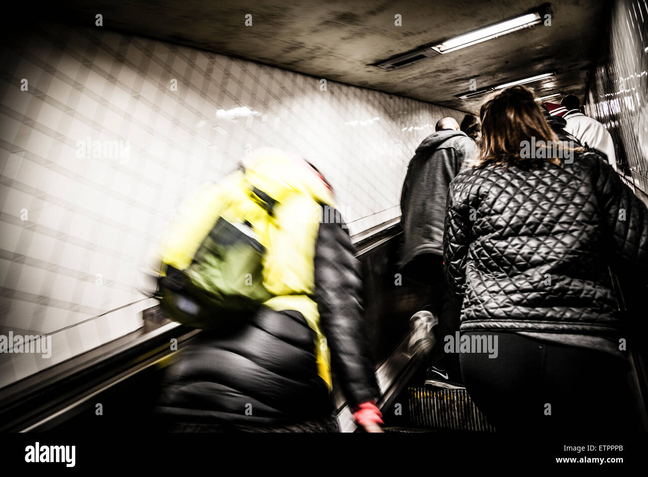 People wait for subway train in New York City Stock Photo - Alamy