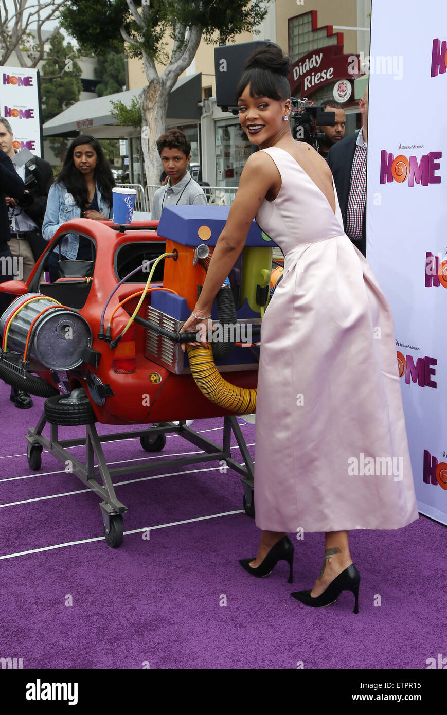 20th Century Fox and DreamWorks Animation a Special Screening of HOME ...