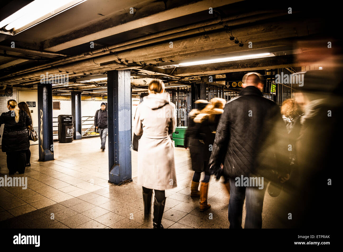 People wait for subway train in New York City Stock Photo - Alamy