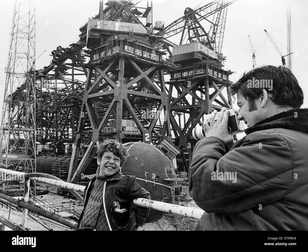 Construction workers uk 1970s hi-res stock photography and images - Alamy
