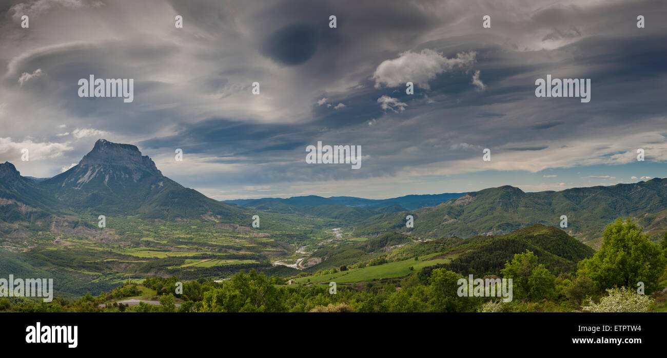 Panorama southwards over the valley of the River Cinca (Río Cinca) with ...