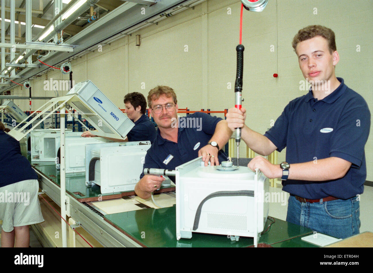 Samsung factory workers hi-res stock photography and images - Alamy