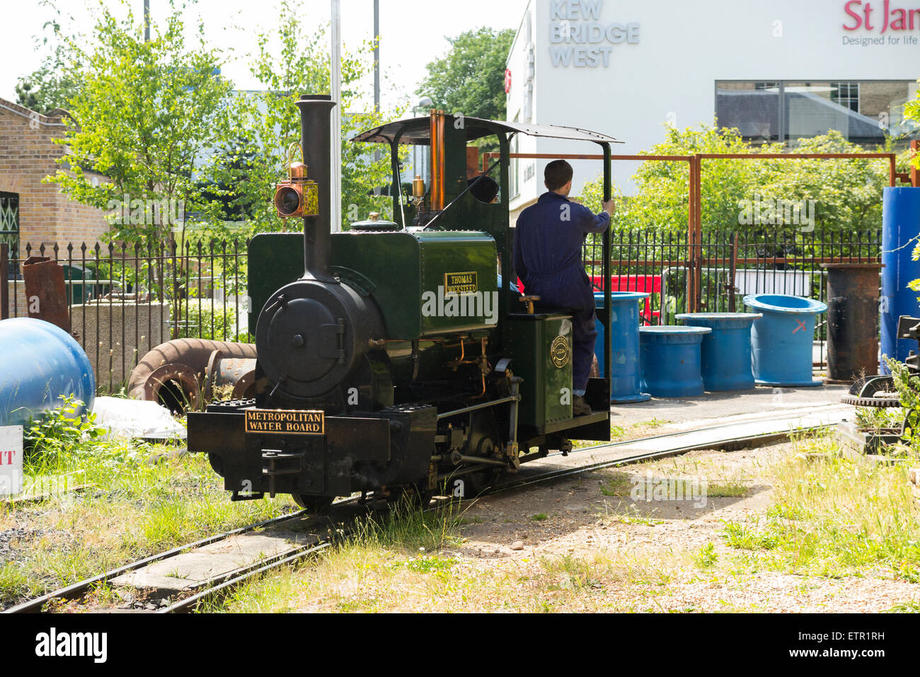 Miniature / model narrow gauge locomotive railway steam train and ...