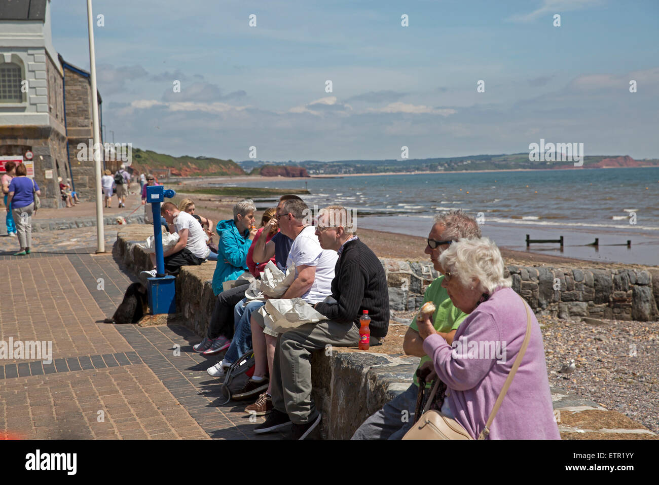 Red and cream beach huts hi-res stock photography and images - Alamy