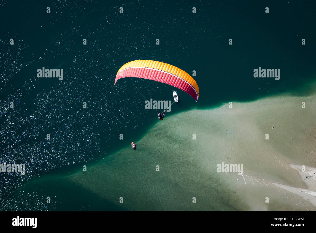 Paraglider, Paragliding, Lago Maggiore, pleasure, bathing, boat ...