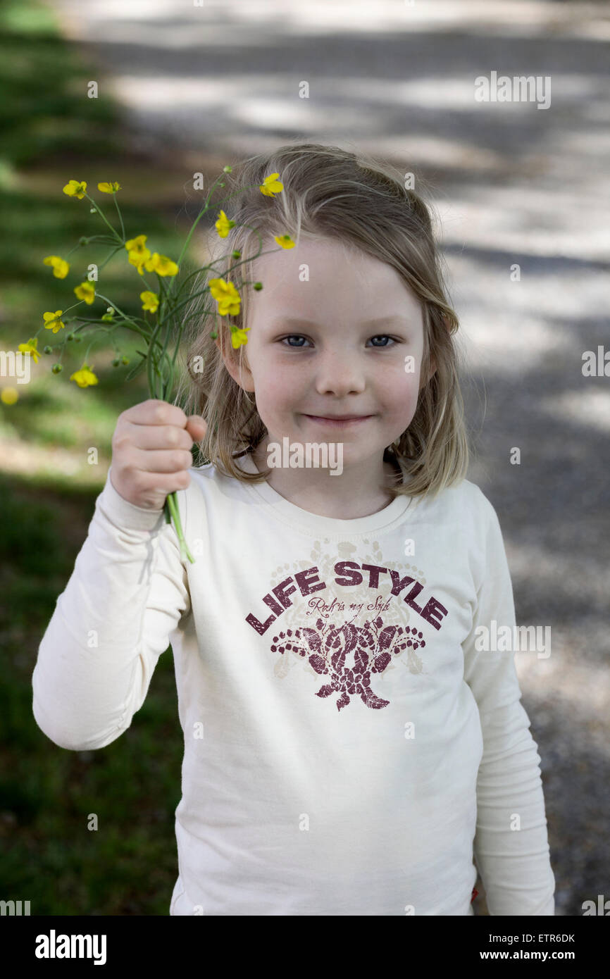 Little girl with buttercups in her hand Stock Photo - Alamy