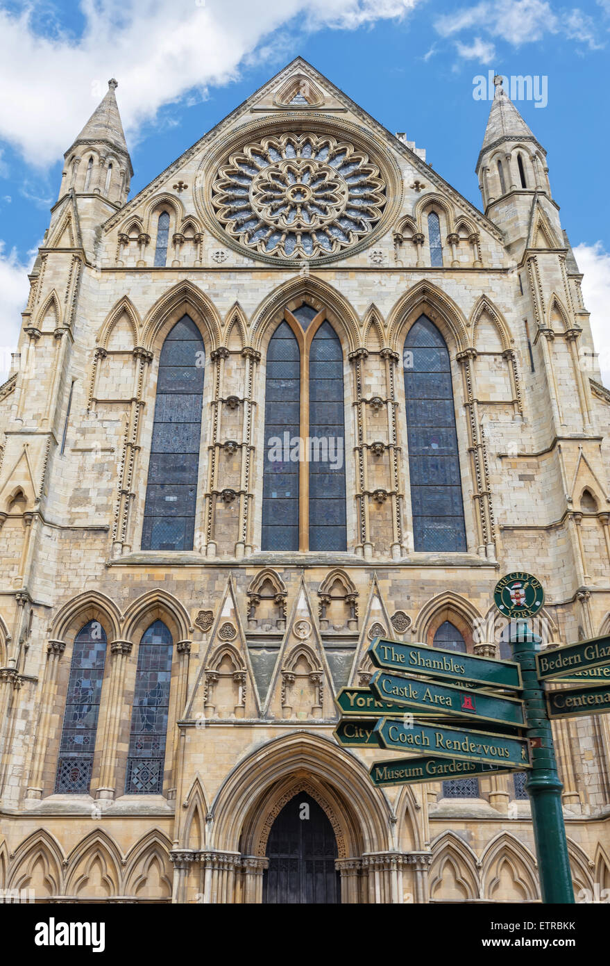 A view of the historic York Minister with signpost in foreground Stock ...
