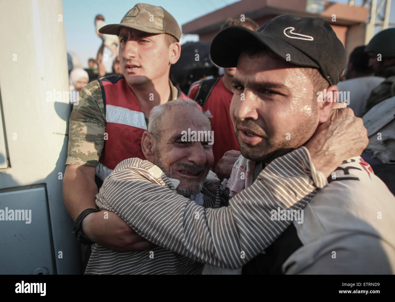 Tal Abyad, Syria. 14th June, 2015. Turkish soldier helps a Syrian man ...