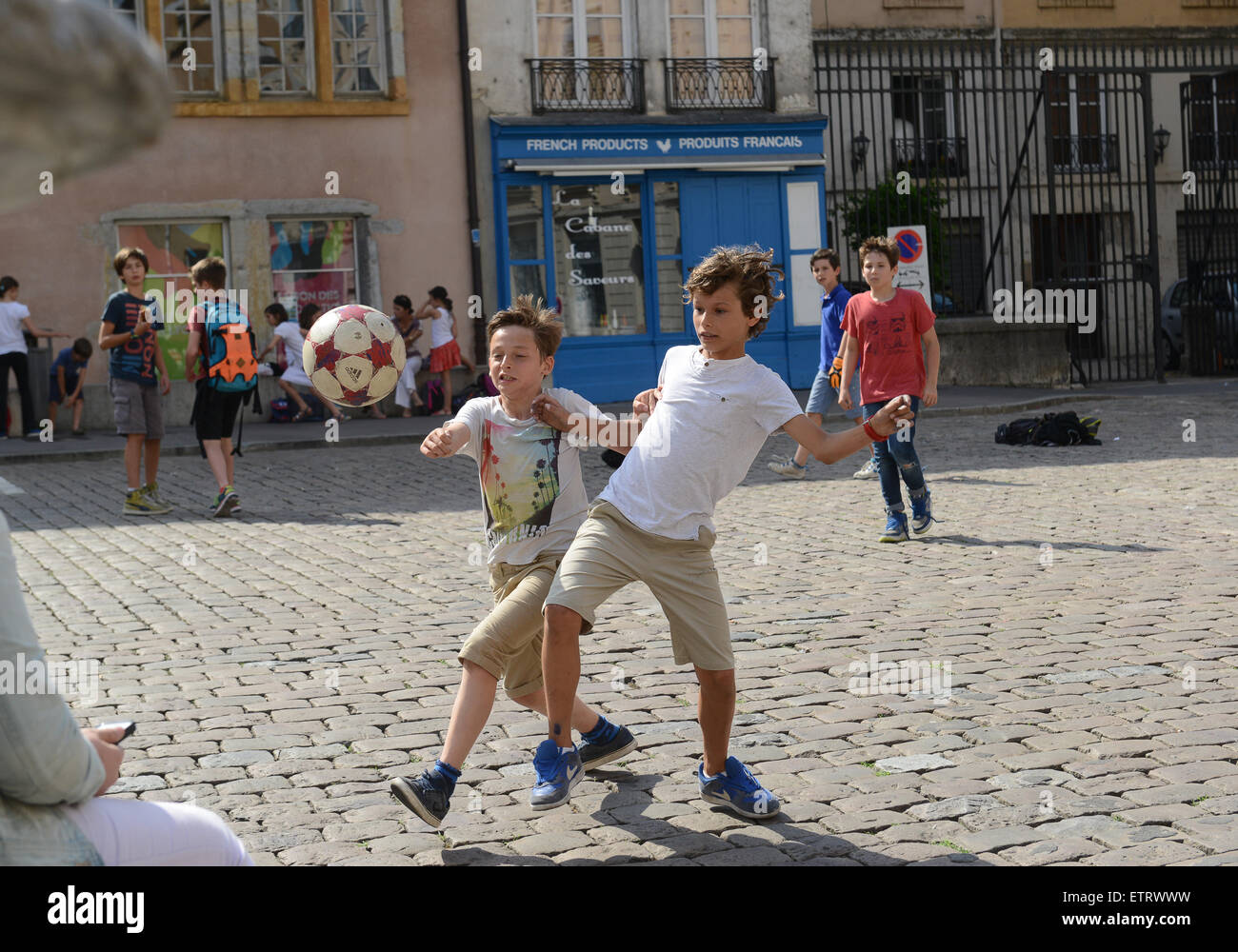 Children playing street hi-res stock photography and images - Alamy
